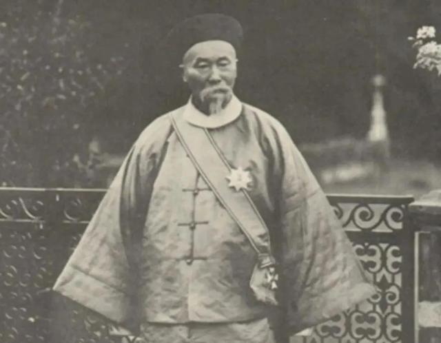 How did Li Hongzhang, a powerful official in the late Qing Dynasty ...