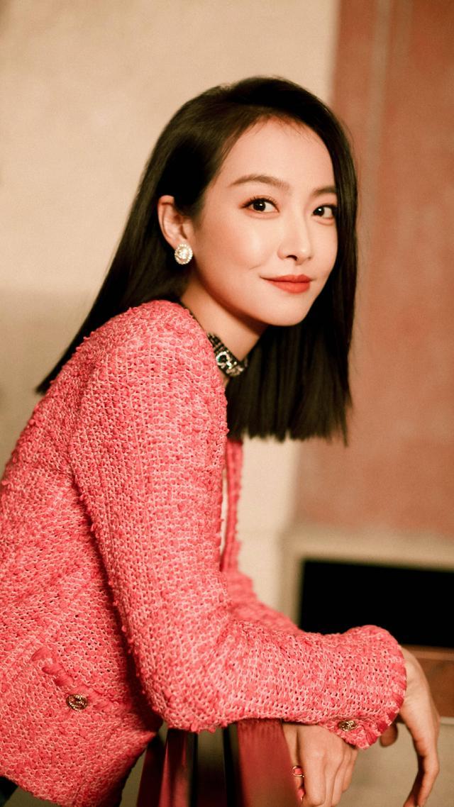 Song Qian was surrounded while filming, suspected of having an eye ...