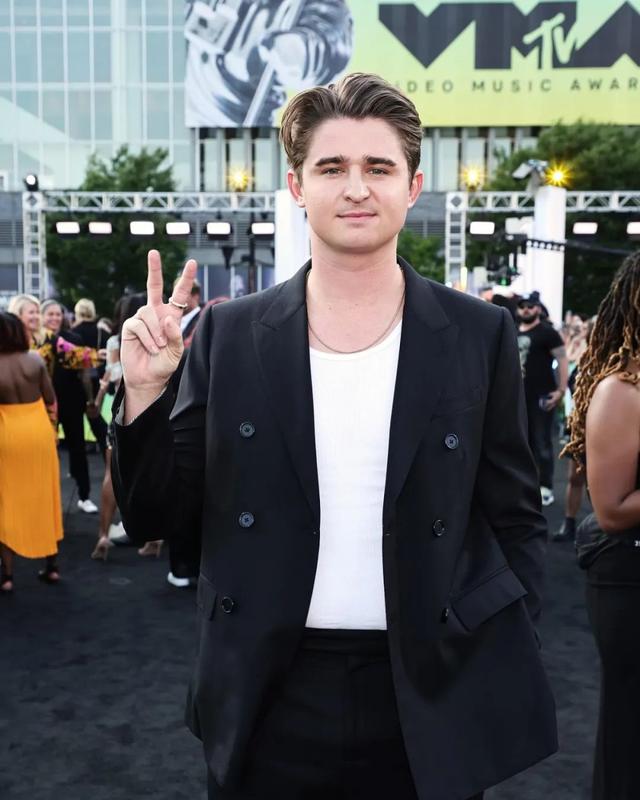 Rookie singer Nicky Youre is too good at gangs - iNEWS