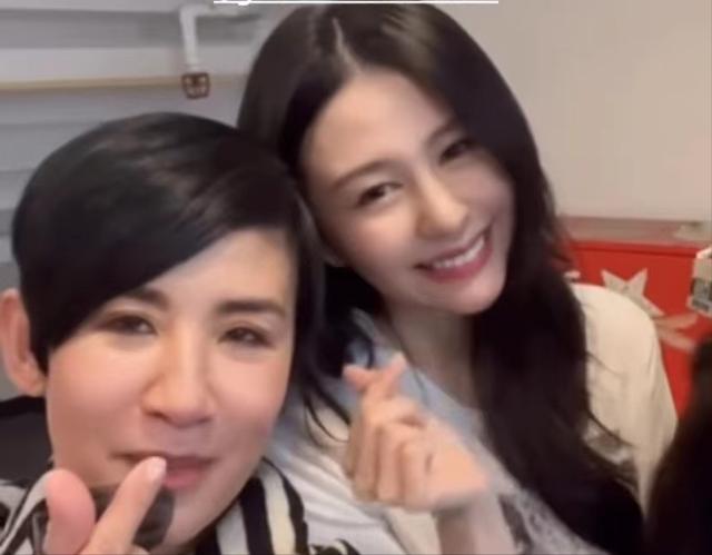 Qiu Shuzhen's third daughter is rarely in the same frame!The eldest ...