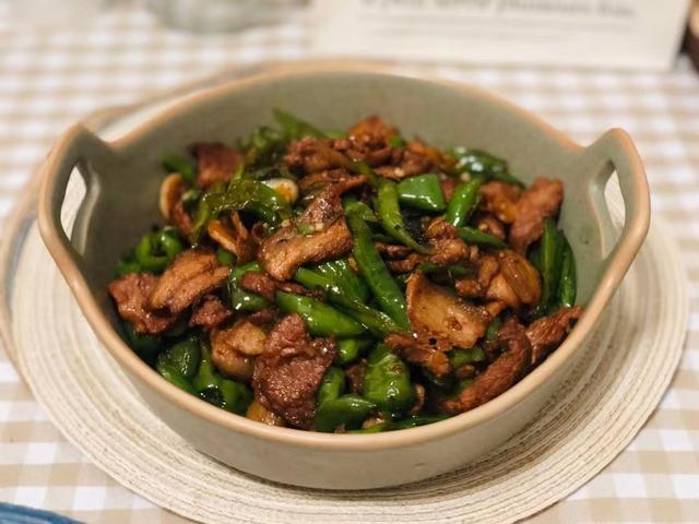 Hunan Cuisine (stir-fried pork with chili) - iNEWS