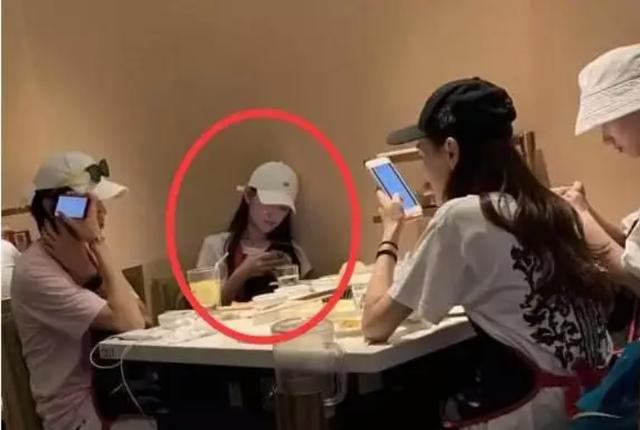 Jiang Yiyi: Debuted at the age of 1, and has cooperated with big-name ...