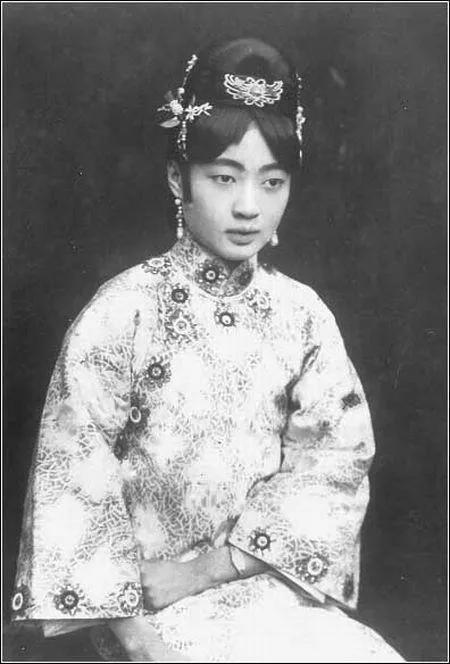 Old photos of the last queens of various countries: each is beautiful ...