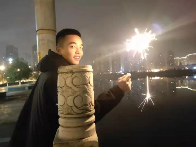 like!Student Li Wenxin'an, you look really handsome when you jump into ...