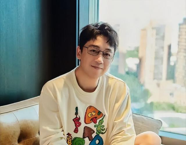 48-year-old Pan Yueming posted a confession late at night!Showing love ...