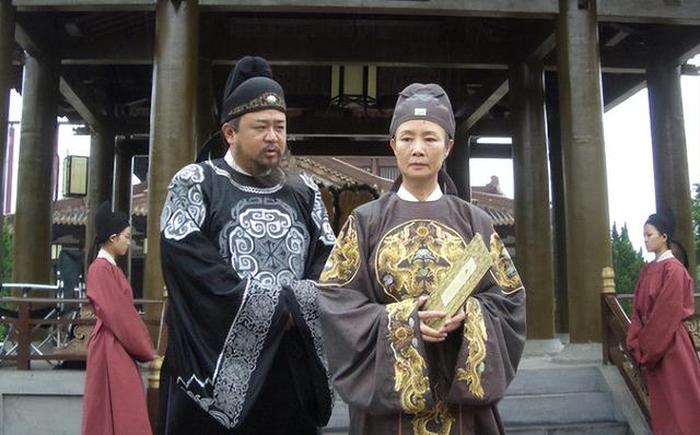 Di Renjie and Lou Shi had always been at odds with each other. Wu ...