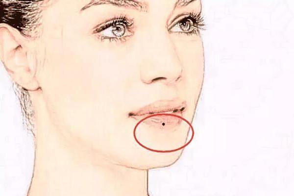 What does a mole on a woman's lips mean? - iNEWS