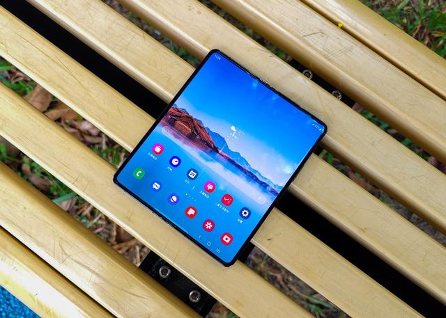 Why is Samsung Z Fold4 said to be the best folding screen phone this ...