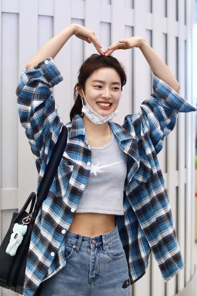 Xu Ruohan's playfulness and casualness - iNEWS