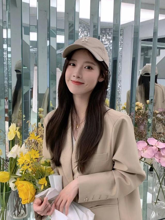 The dimpled goddess Li Guo Yunyun has an irresistible charm when she ...