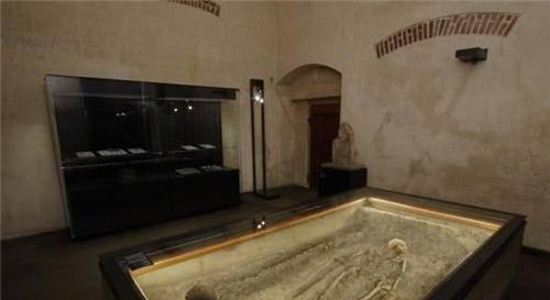 This ancient corpse has been sleeping for thousands of years and has no ...