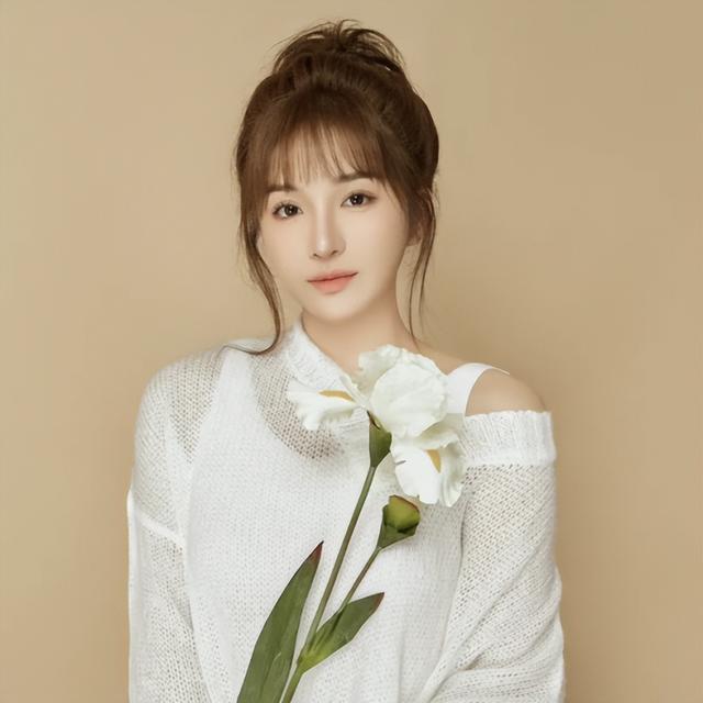 Momo's anchor Sijiu won the title of "Hey Singing Arena", and the first ...