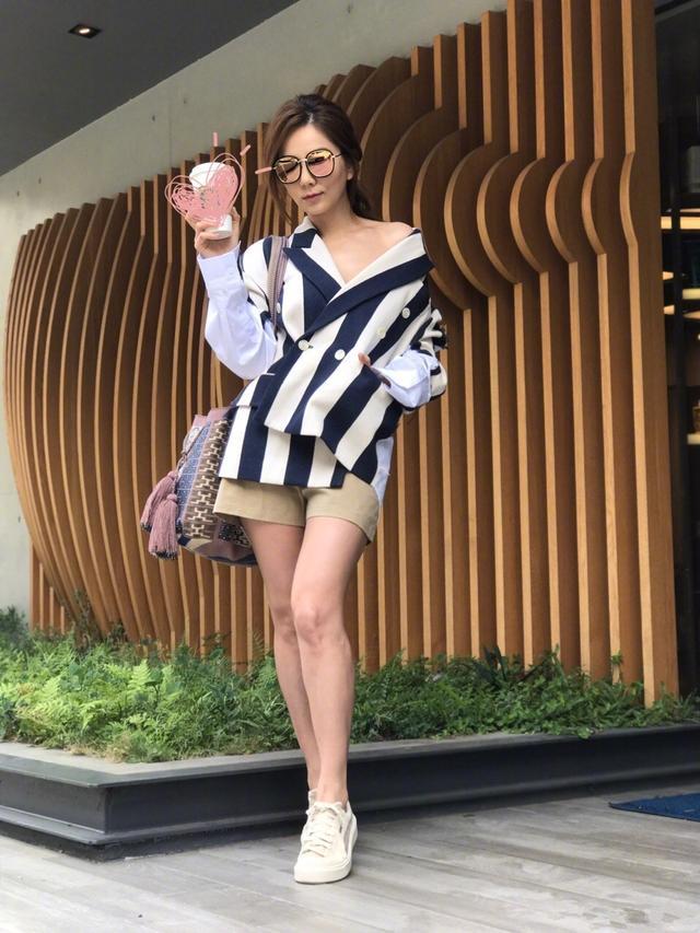 SHE's childhood photos were exposed, Selian is the most beautiful, but ...