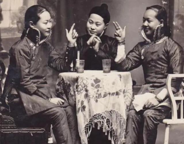 It was the late Qing Dynasty in 1910, and three courtesans in a brothel ...