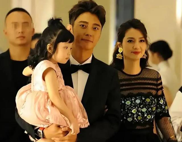 Hong Xin announced her divorce in the middle of the night, her sister is so beautiful and sassy ...