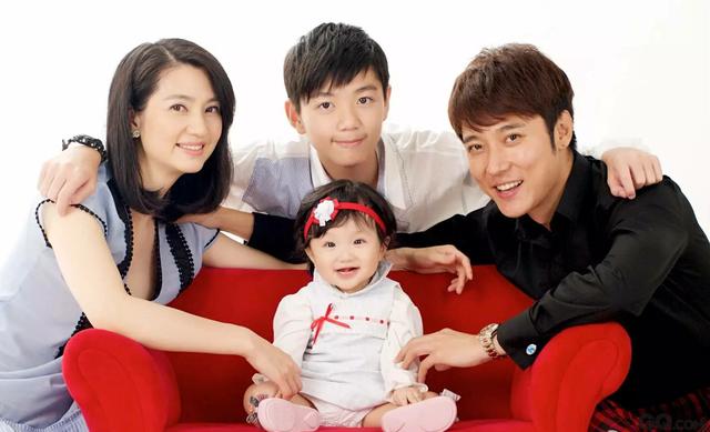 Hong Xin announced her divorce from Zhang Danfeng in the early morning, and was scolded by Li ...