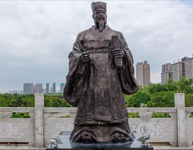 A hundred articles, a thousand years of national history: 16 "Book of ...