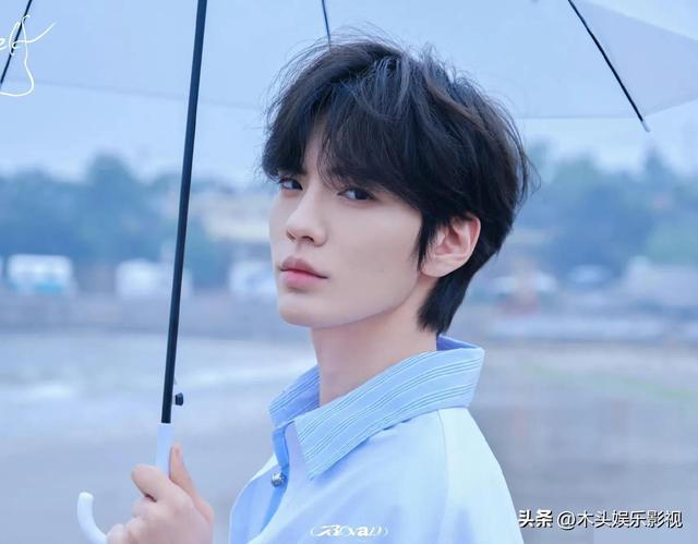 Bi Wenjun's beachside umbrella blockbuster, so refreshing!Full of ...