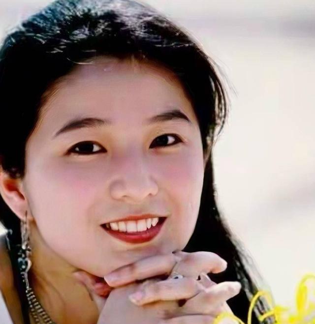 Hong Kong Miss Wu Xinxi undergoes plastic surgery to give birth to a ...