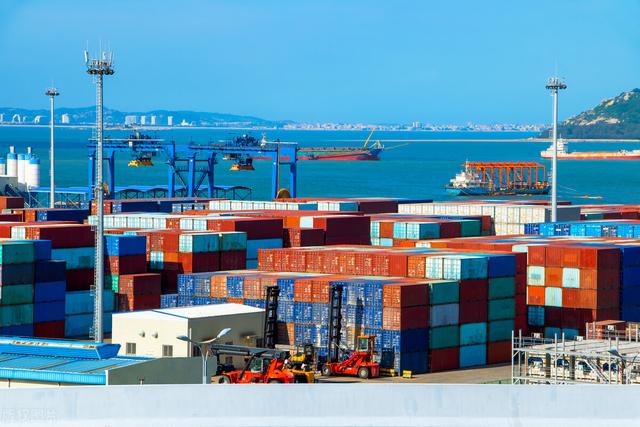 20,000 containers were trapped in the port, and nearly 10 billion US ...