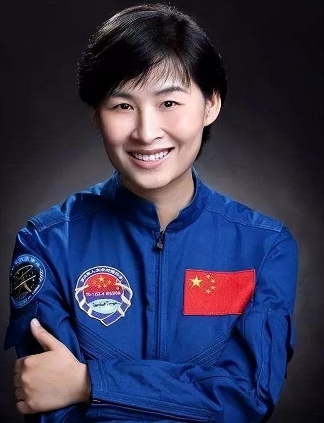 The first female astronaut Liu Yang exposed the family portrait for the ...