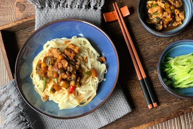 On the first day of Erfu, the folk tradition is to eat noodles, and I ...