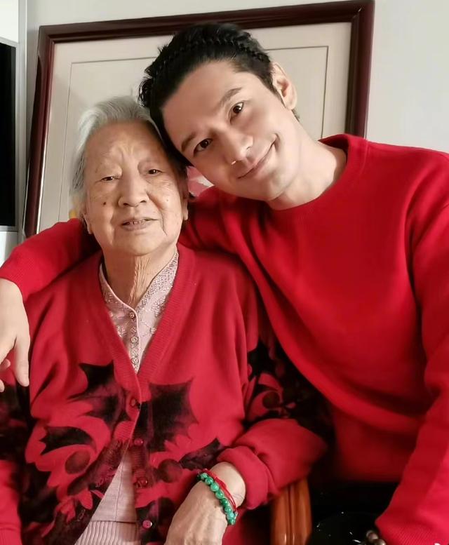 Is Huang Xiaoming's love affair real? Ye Ke's trumpet was suspected to ...