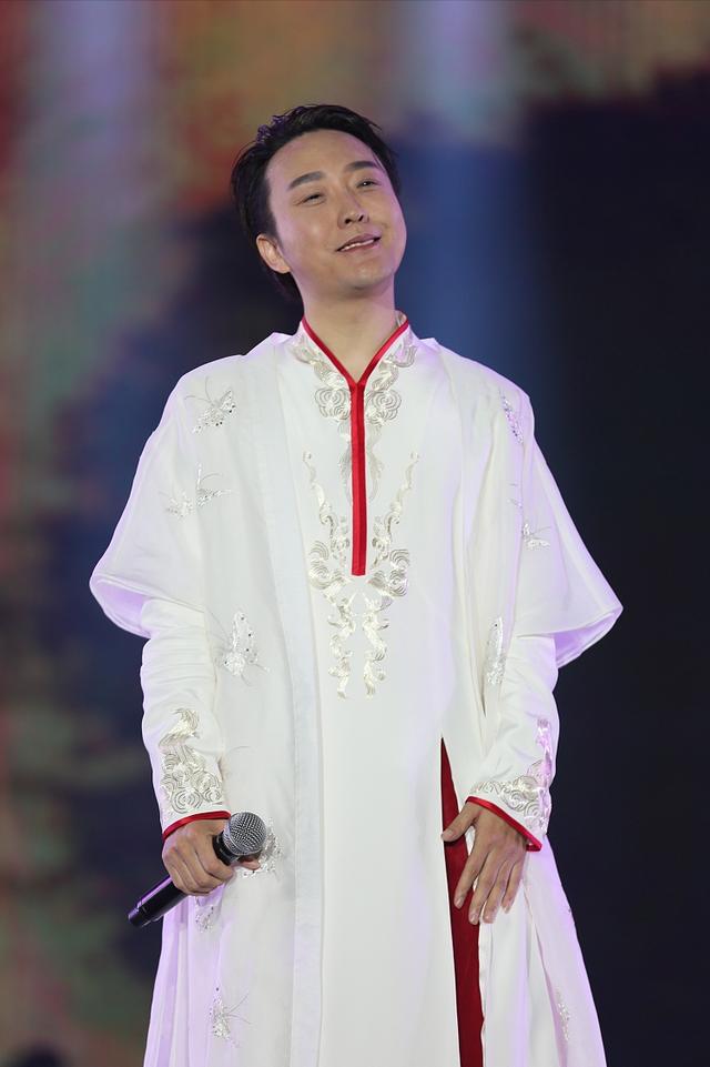 Well-known singer Li Yugang became a judge of the PDD fan club ...