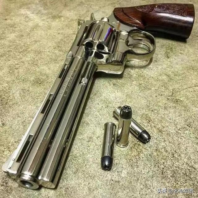Colt Python revolver - iNEWS