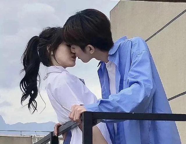偷吻野玫瑰 資訊咖