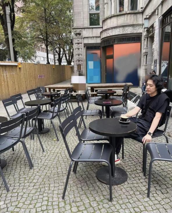 Yundi Li was mistaken for Venus while drinking coffee on the street ...