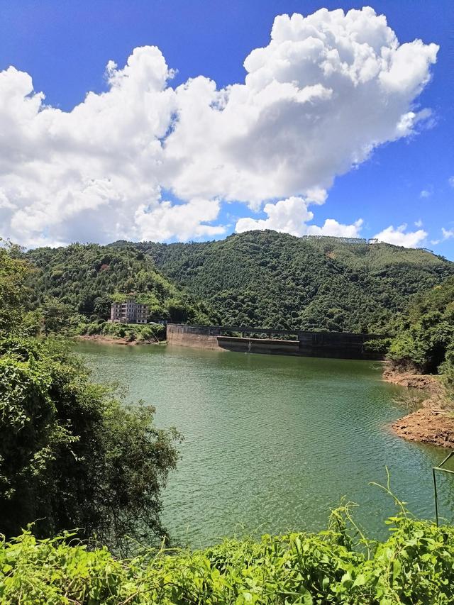 Xinfeng Dacun Reservoir Scenery - iNEWS