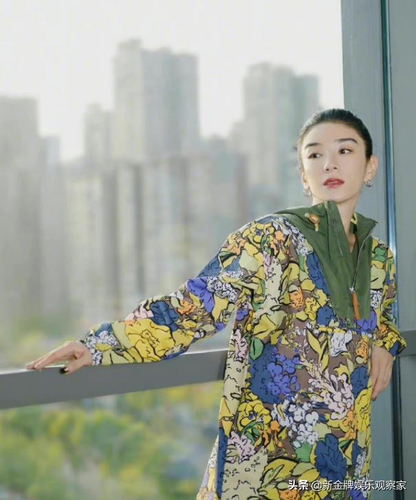 Sister Huang Yilang sang and cried in the audience, she sent a long ...