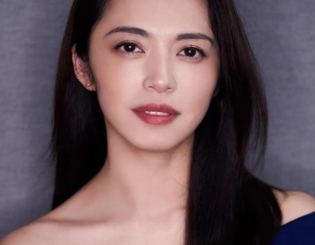 The beautiful Yao Chen - iNEWS