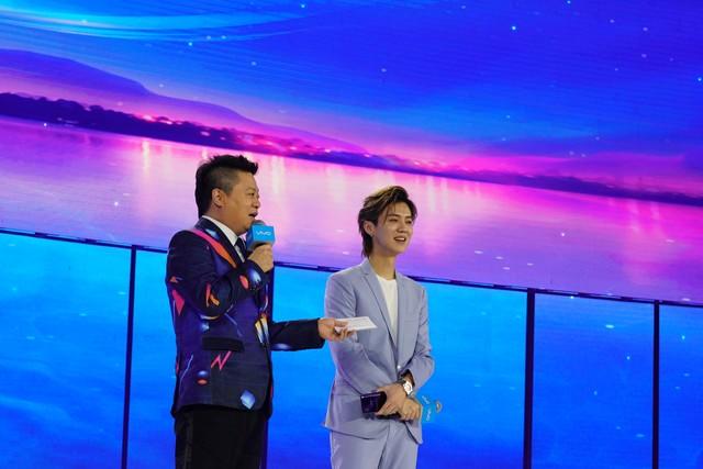 Gossip: Shen Teng Zhang Songwen Luhan Guan Xiaotong Ouyang Nana Zheng ...