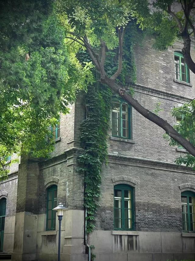 Matteo Ricci's Tomb (Photography) - iNEWS