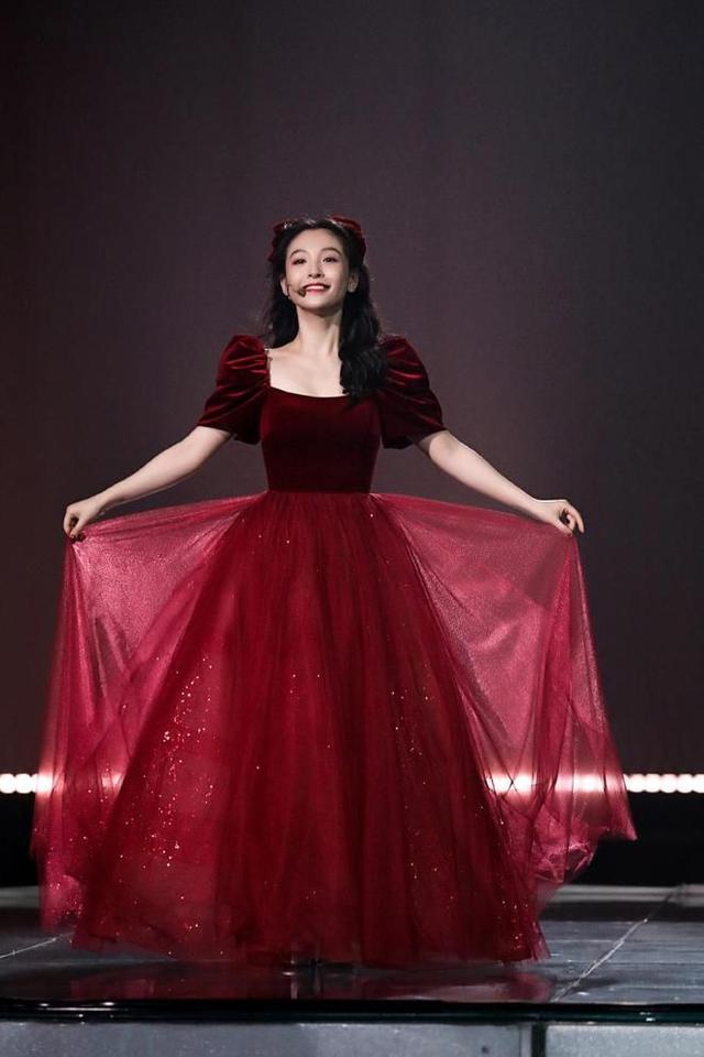 Wu Qian's cautious look makes her feel distressed - iNEWS