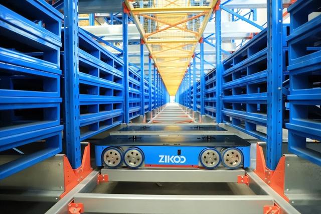 How to choose the four-way shuttle car VS stacker in the automated ...