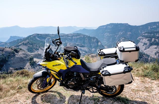 Suzuki's new adventure vehicle DL800DE V-Strom outdoor close-up - iNEWS