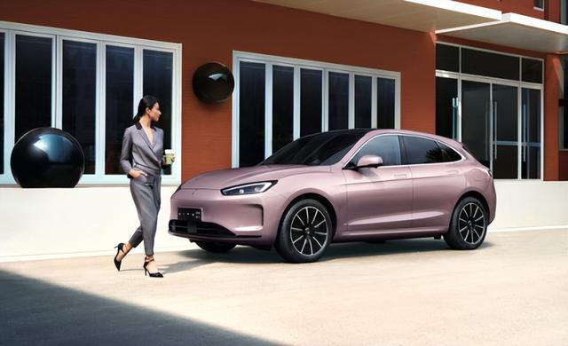 Wenjie M5 EV power fans, will upgrade to Harmony3 system soon - iNEWS