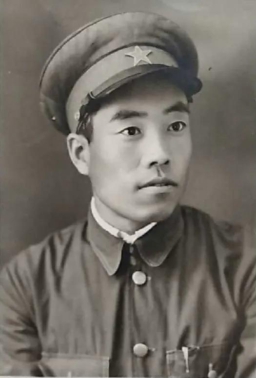 Artillery Huang Yu commanded the local gunboat to blast the Jiang Jun ...