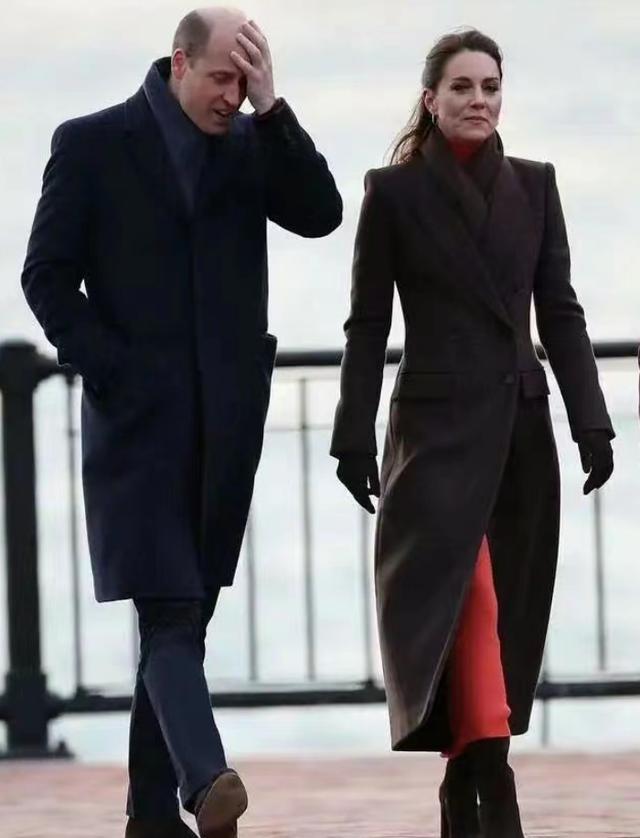 The strong wind in the United States can freeze Kate to death!Wrapped ...