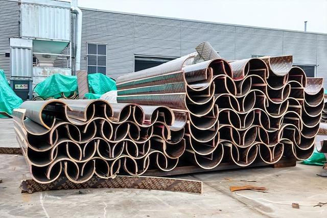 The production process of cylindrical wood formwork is as follows - iNEWS
