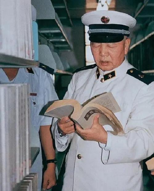 In 1982, Deng Xiaoping summoned Liu Huaqing, who had entered and exited ...