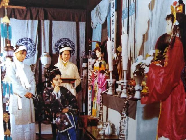 Dream of Red Mansions: After Qin Keqing died, why did Wang Xifeng help Jia Zhen to manage the ...