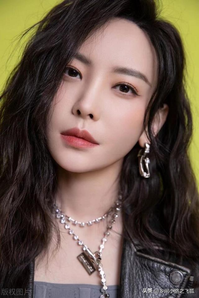 Yu Wenwen [CCTV Network Spring Festival Gala] modeling photo - iNEWS