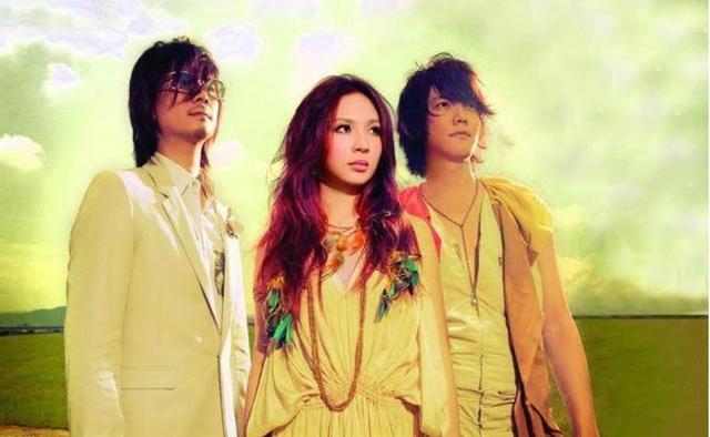 Fei'er, who was kicked away in front of the current lead singer ...