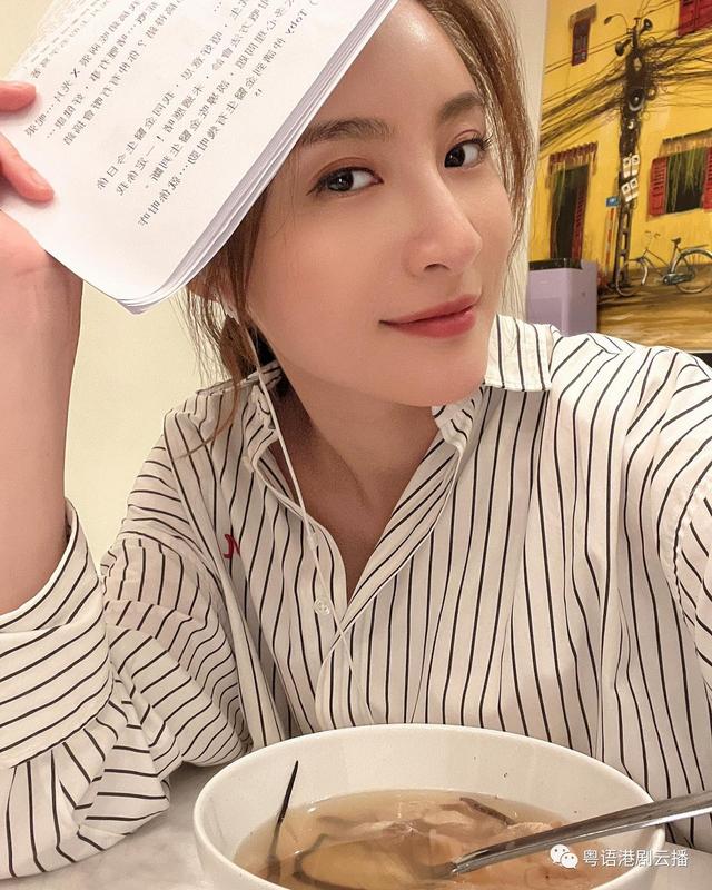 Lin Xiawei released the dog and showed off her zero-fat curvy beauty ...