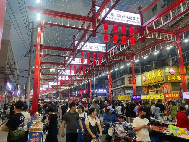 One of the busiest night markets in Northeast China!What fun are there ...