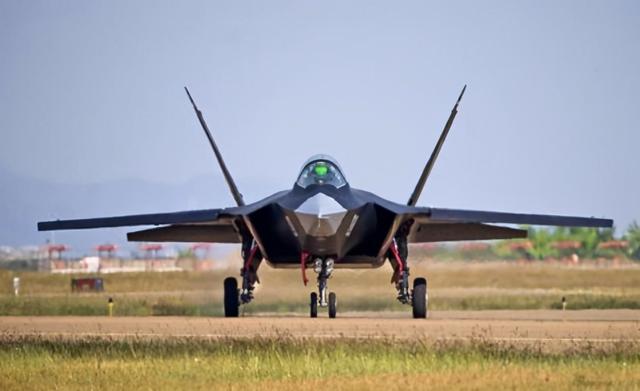 Small fighter jets like the J-31 are not completely useless - iNEWS